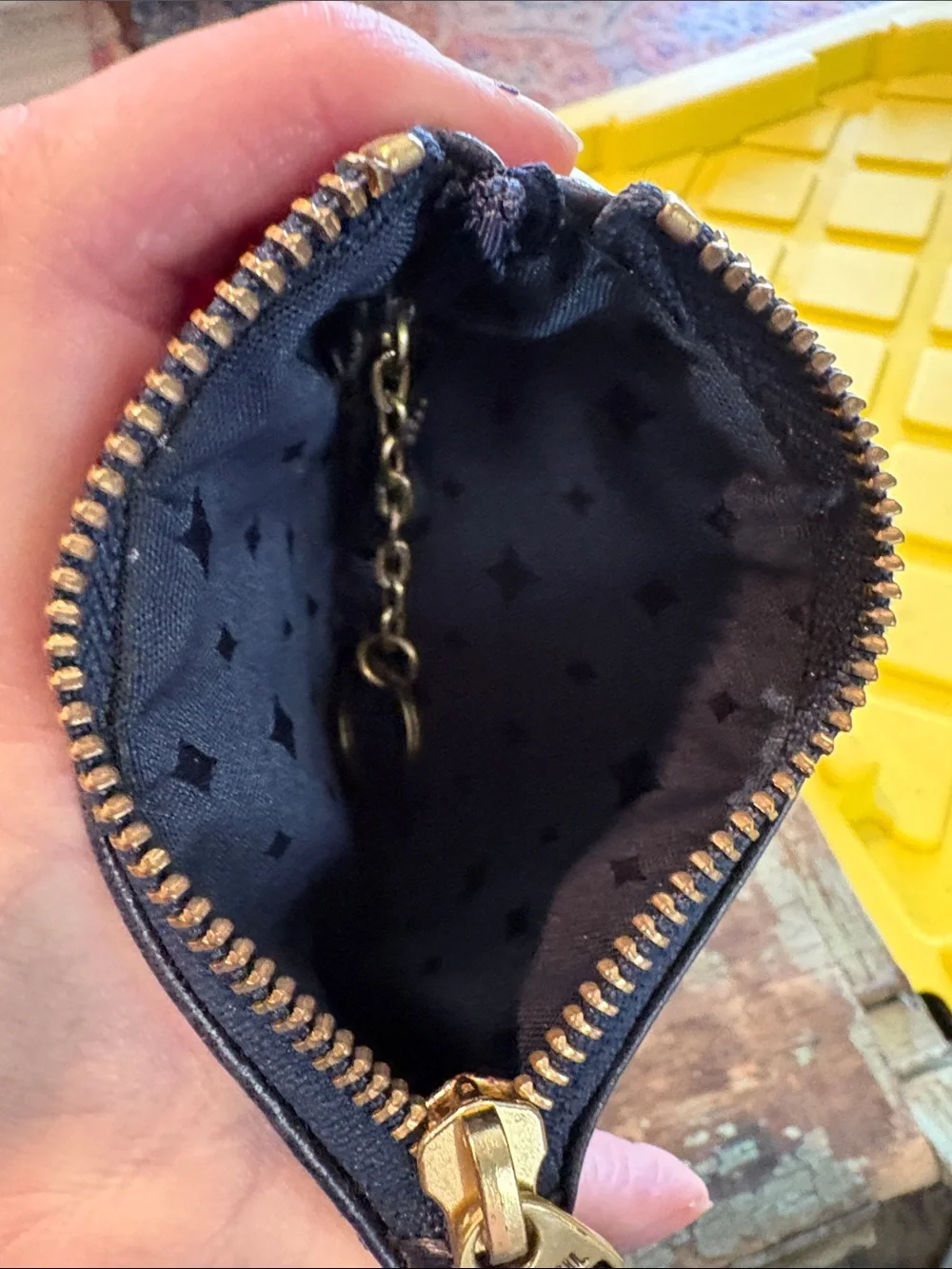 Fossil | Bags | Fossil Long Live Vintage Leather Zip Coin Pouch ...